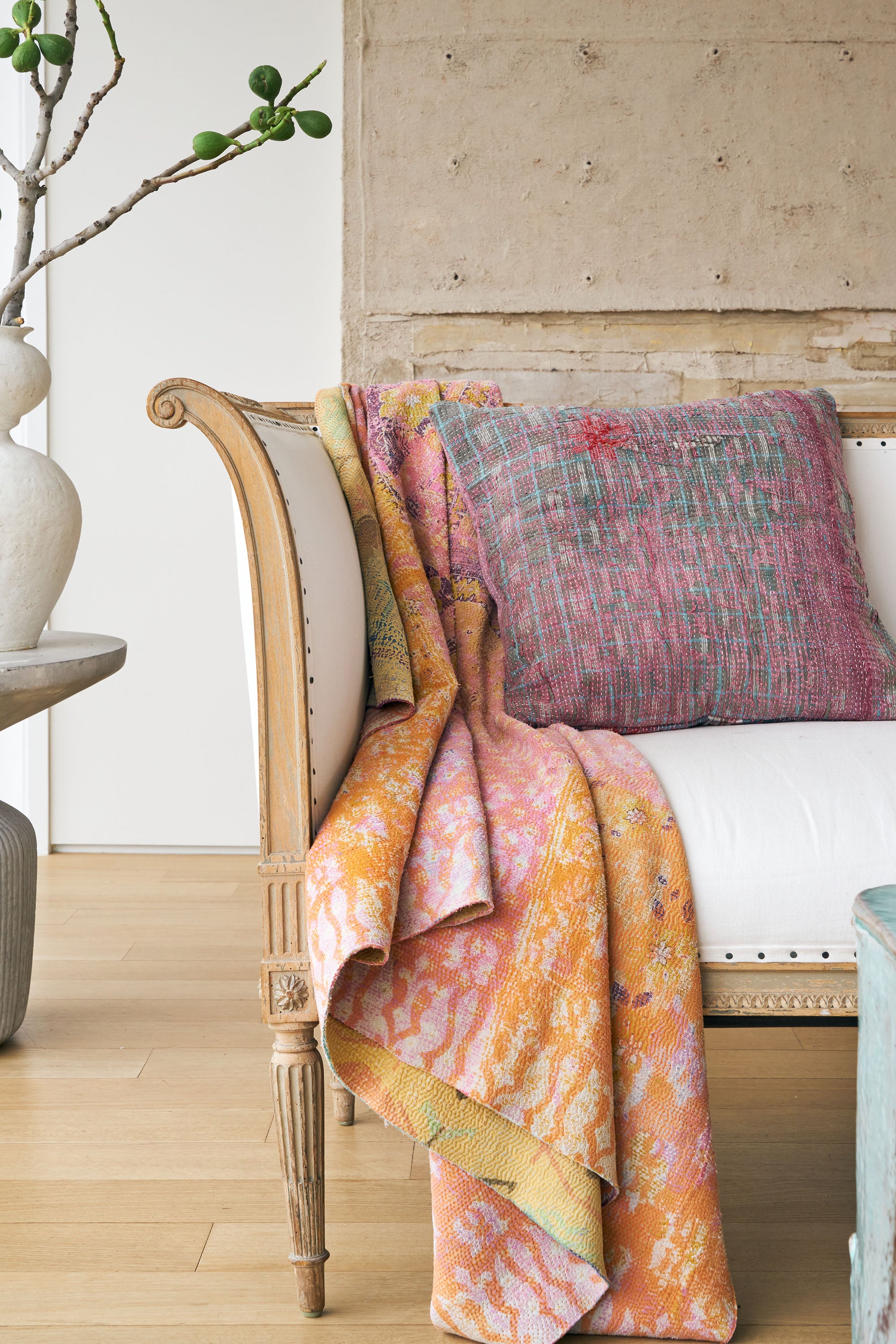 Pillows + Throws – Rentrayage